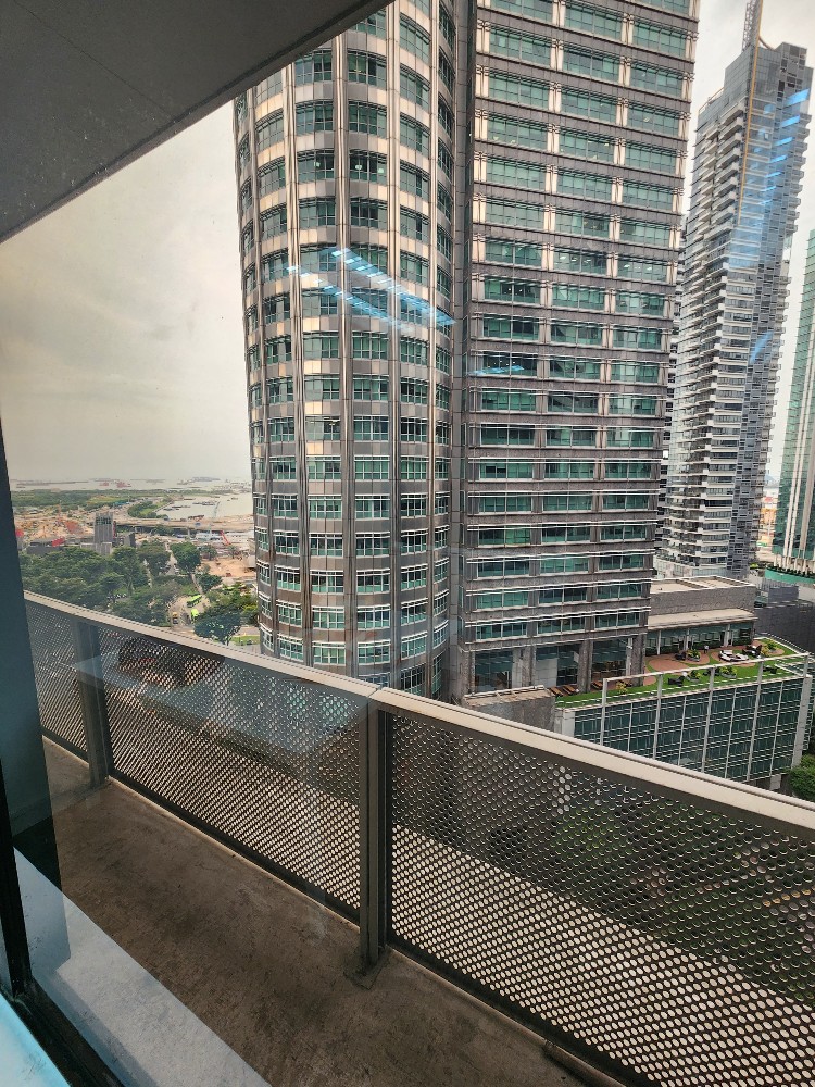 International Plaza Office for Sale